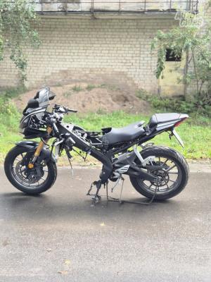 Black Yamaha YZF 2020 in Prienai, with an engine capacity of 0.13 L and mileage of 20 thousand km for 1680 €, photo 6 on AUTOMOTO.COM.LV
