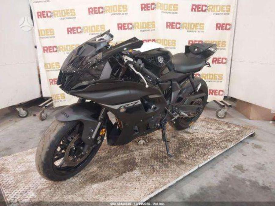 Black Yamaha YZF 2024 in Klaipeda, with an engine capacity of 0.69 L and mileage of 25 thousand km for 4875 €, photo 2 on AUTOMOTO.COM.LV