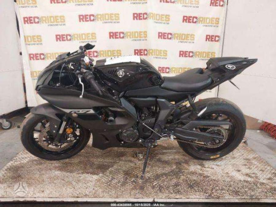 Black Yamaha YZF 2024 in Klaipeda, with an engine capacity of 0.69 L and mileage of 25 thousand km for 4875 €, photo 13 on AUTOMOTO.COM.LV