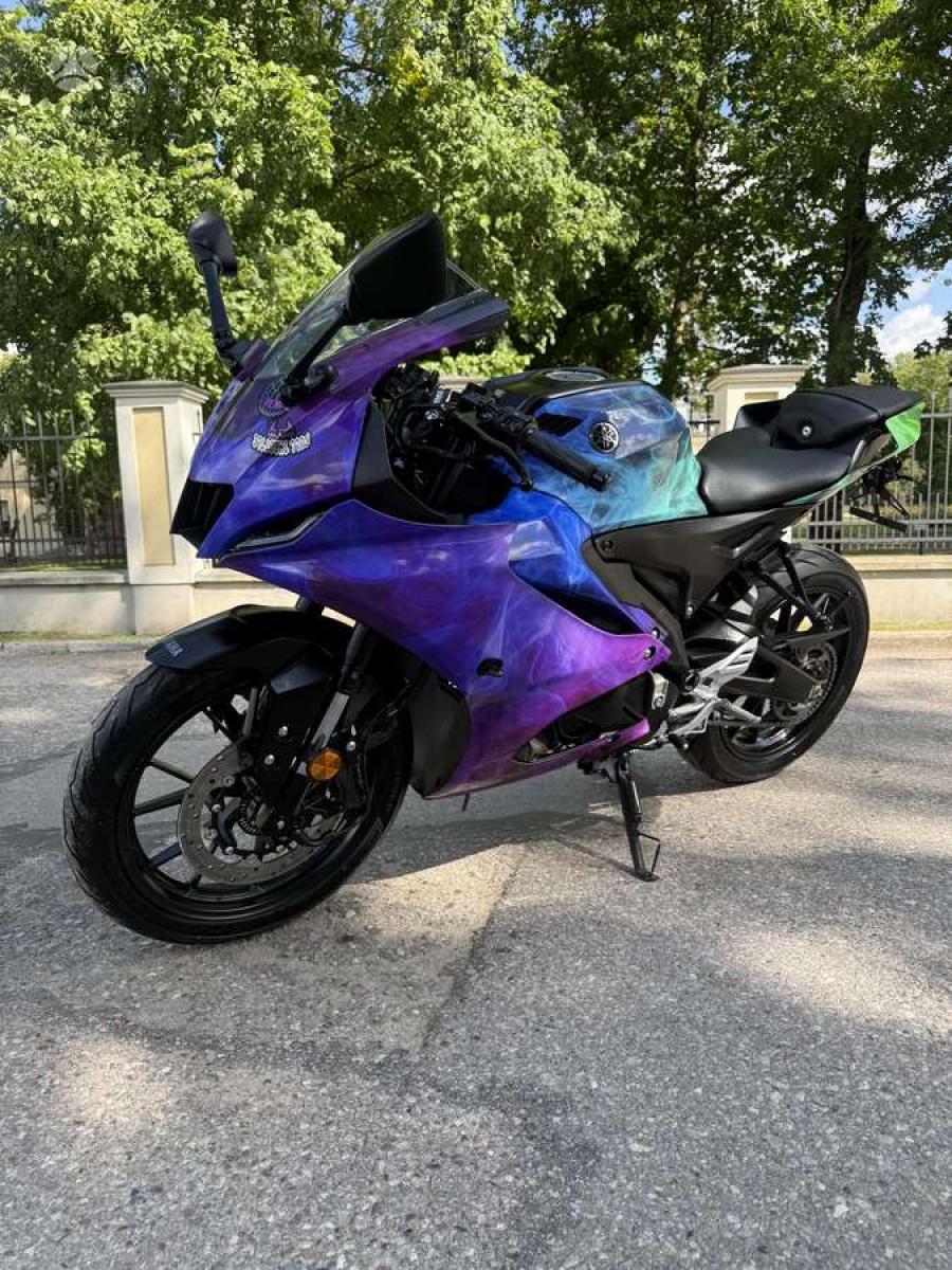 Black Yamaha YZF 2024 in Vilkaviskis, with an engine capacity of 0.13 L and mileage of 9 thousand km for 4199 €, photo 4 on AUTOMOTO.COM.LV