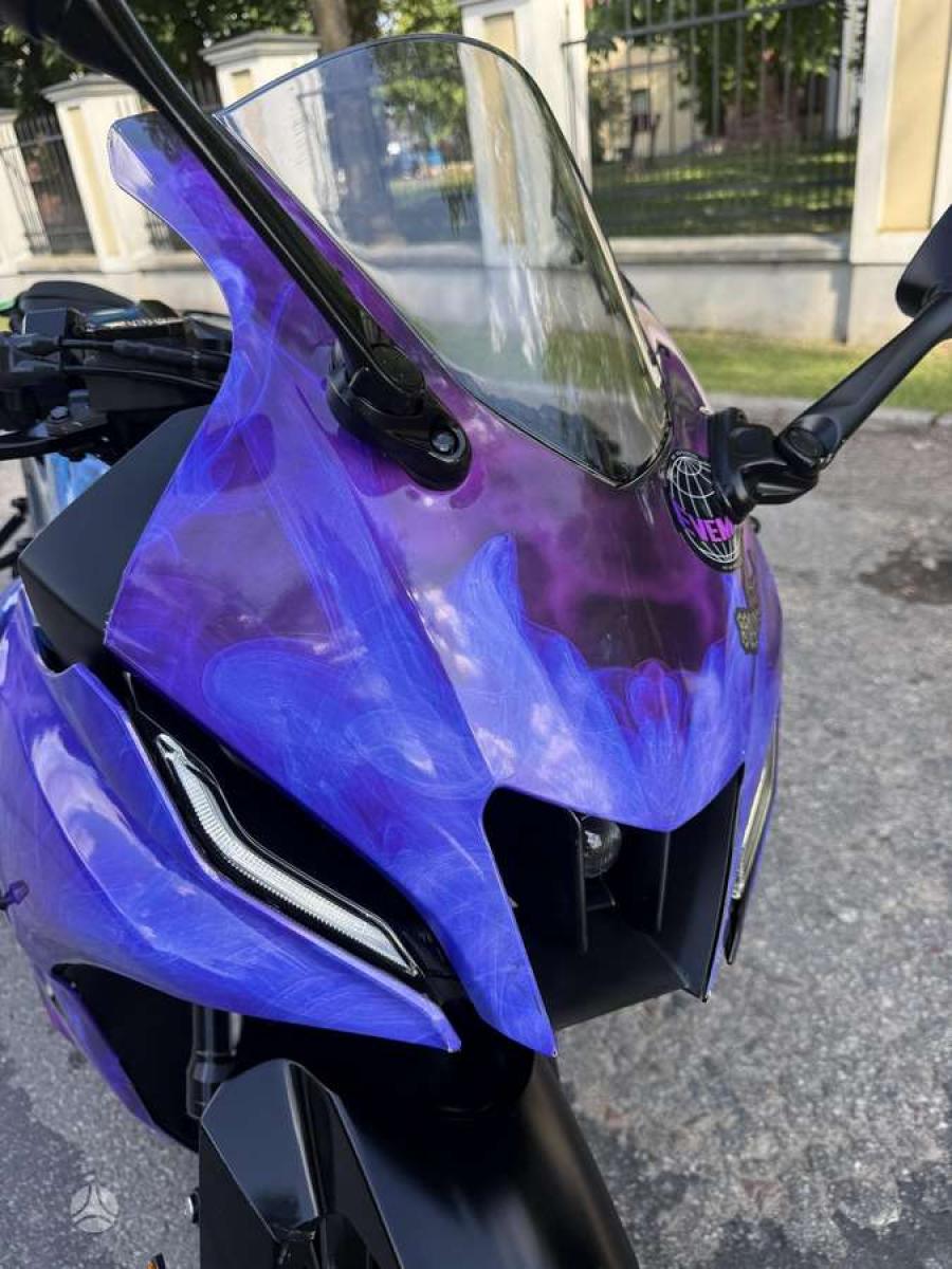 Black Yamaha YZF 2024 in Vilkaviskis, with an engine capacity of 0.13 L and mileage of 9 thousand km for 4199 €, photo 10 on AUTOMOTO.COM.LV