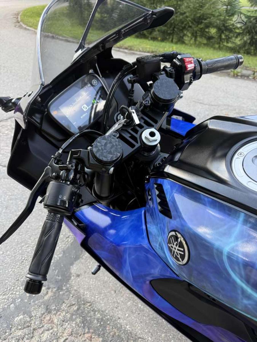Black Yamaha YZF 2024 in Vilkaviskis, with an engine capacity of 0.13 L and mileage of 9 thousand km for 4199 €, photo 13 on AUTOMOTO.COM.LV