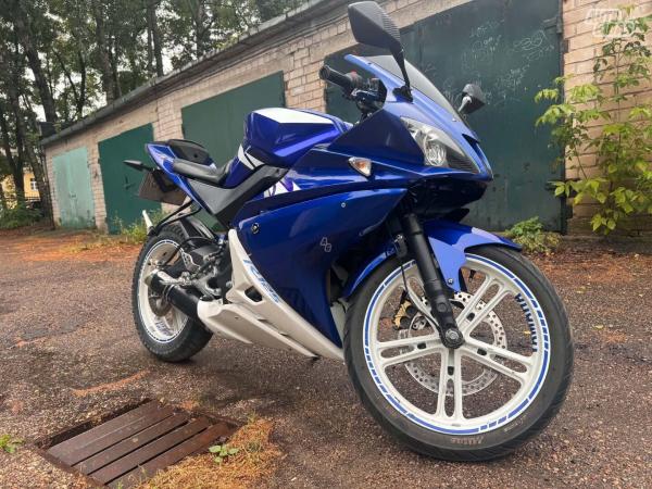 Zils Yamaha YZF 2008 Viļņa, ar dzinēja tilpumu 0.13 L un nobraukumu 70 tūkst. km par 1600 €, foto 1 vietnē AUTOMOTO.COM.LV