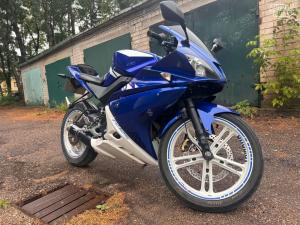 Zils Yamaha YZF 2008 Viļņa, ar dzinēja tilpumu 0.13 L un nobraukumu 70 tūkst. km par 1600 €, foto  vietnē AUTOMOTO.COM.LV