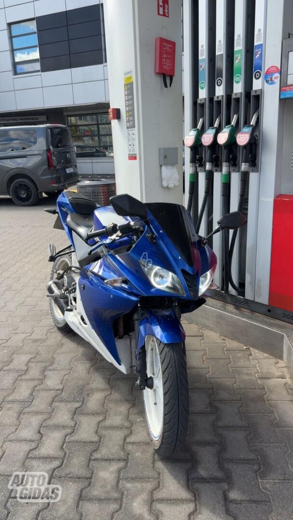 Zils Yamaha YZF 2008 Viļņa, ar dzinēja tilpumu 0.13 L un nobraukumu 70 tūkst. km par 1600 €, foto 9 vietnē AUTOMOTO.COM.LV