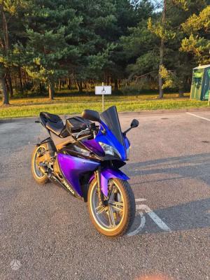 Zils Yamaha YZF 2009 Kupiškis, ar dzinēja tilpumu 0.13 L un nobraukumu 33 tūkst. km par 1800 €, foto  vietnē AUTOMOTO.COM.LV