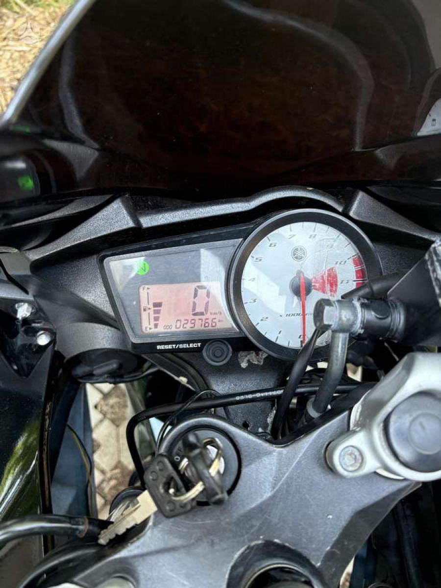Zaļš Yamaha YZF 2010 Viļņa, ar dzinēja tilpumu 0.13 L un nobraukumu 30 tūkst. km par 1200 €, foto 7 vietnē AUTOMOTO.COM.LV