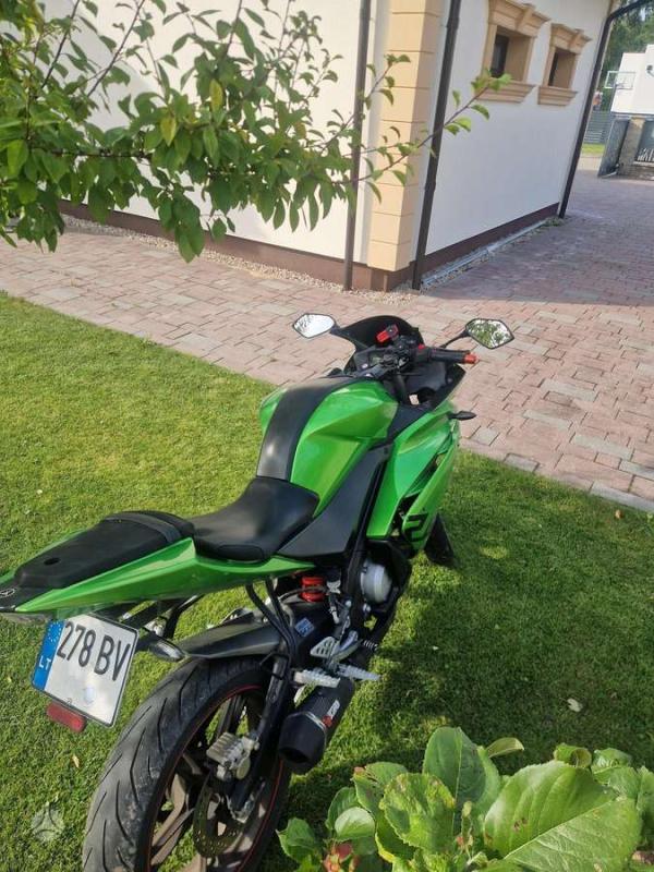 Green Yamaha YZF 2013 in Mazeikiai, with an engine capacity of 0.13 L and mileage of 55 thousand km for 1650 €, photo 3 on AUTOMOTO.COM.LV