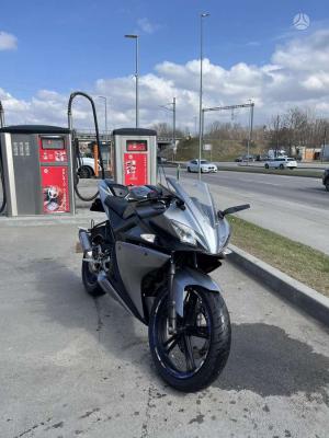 Pelēks Yamaha YZF 2012 Klaipėda, ar dzinēja tilpumu 0.13 L un nobraukumu 21 tūkst. km par 1850 €, foto  vietnē AUTOMOTO.COM.LV