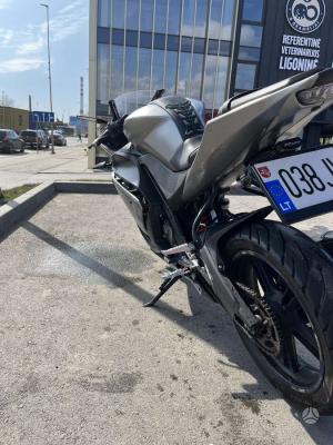 Pelēks Yamaha YZF 2012 Klaipėda, ar dzinēja tilpumu 0.13 L un nobraukumu 21 tūkst. km par 1850 €, foto 7 vietnē AUTOMOTO.COM.LV