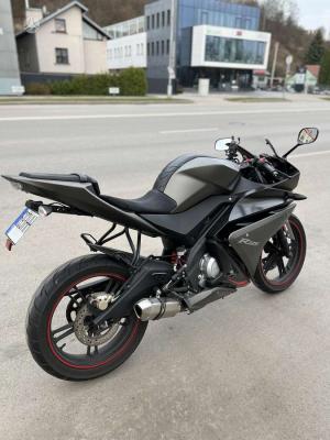 Grey Yamaha YZF 2013 in Kaunas, with an engine capacity of 0.13 L and mileage of 23 thousand km for 2400 €, photo 4 on AUTOMOTO.COM.LV