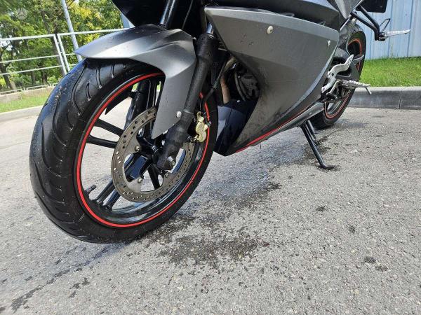 Grey Yamaha YZF 2013 in Kaunas, with an engine capacity of 0.13 L and mileage of 43 thousand km for 2100 €, photo 9 on AUTOMOTO.COM.LV