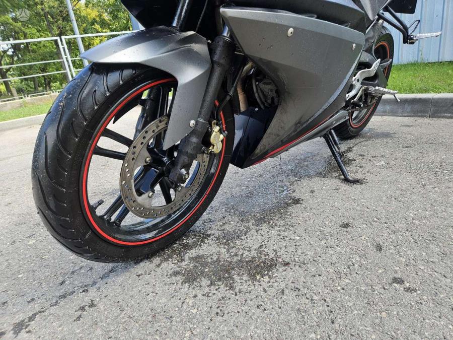Pelēks Yamaha YZF 2013 Kauņa, ar dzinēja tilpumu 0.13 L un nobraukumu 43 tūkst. km par 2100 €, foto 9 vietnē AUTOMOTO.COM.LV