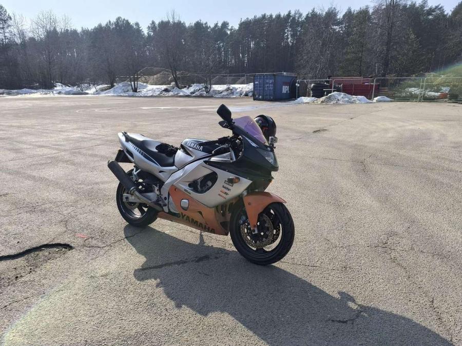 Yamaha YZF 2000 in Vilnius, with an engine capacity of 0.60 L and mileage of 46 thousand km for 1850 €, photo 6 on AUTOMOTO.COM.LV