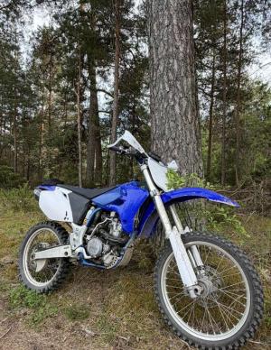 Ямаха YZF 2005 в Вильнюс, объемом двигателя 0.25 л и пробегом 0 тыс. км за 1700 €, фото 4 на AUTOMOTO.COM.LV