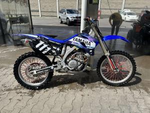 Yamaha YZF 2007 Viļņa, ar dzinēja tilpumu 0.25 L un nobraukumu 10 tūkst. km par 1600 €, foto  vietnē AUTOMOTO.COM.LV