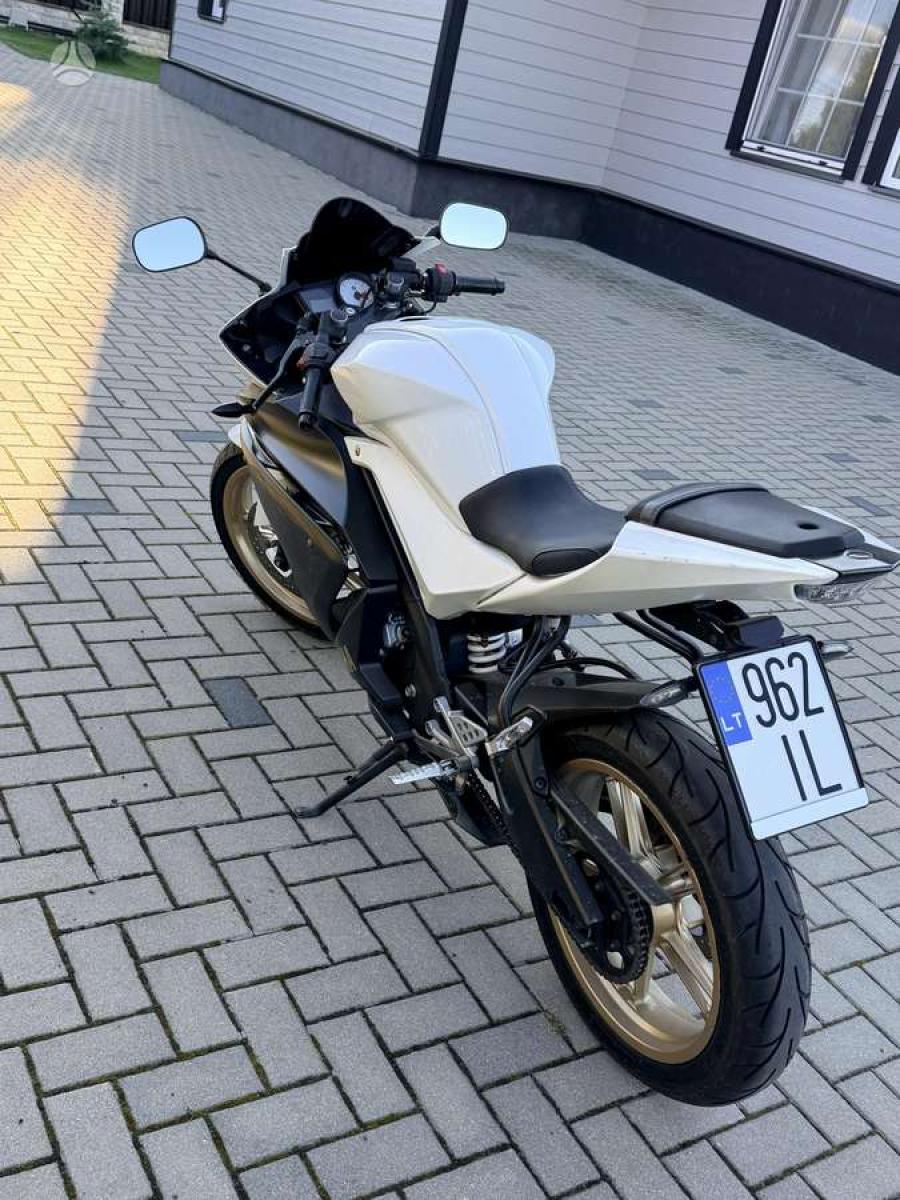 Yamaha YZF 2012 in Utena, with an engine capacity of 0.13 L and mileage of 37 thousand km for 2450 €, photo 3 on AUTOMOTO.COM.LV