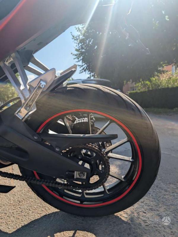 Yamaha YZF 2015 Tauragė vietnē Yamaha YZF 2015 Tauragė, ar dzinēja tilpumu 0.13 L un nobraukumu 18 tūkst. km par 2399 €, foto 5 vietnē AUTOMOTO.COM.LV