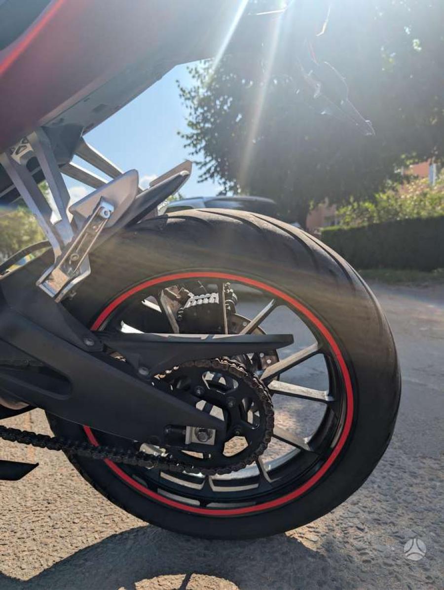 Yamaha YZF 2015 Tauragė, ar dzinēja tilpumu 0.13 L un nobraukumu 18 tūkst. km par 2399 €, foto 5 vietnē AUTOMOTO.COM.LV
