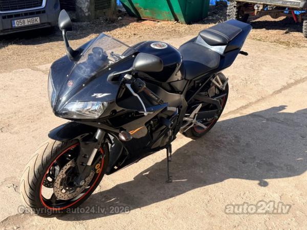 Черный Ямаха YZF-R1 2002 в Таллин, объемом двигателя 0.00 л и пробегом 19 тыс. км за 3500 €, фото 2 на AUTOMOTO.COM.LV