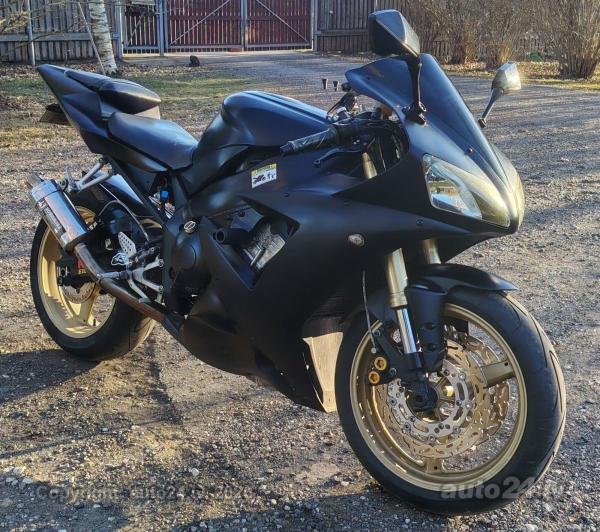 Черный Ямаха YZF-R1 2002 в Тарту, объемом двигателя 0.00 л и пробегом 0 тыс. км за 2999 €, фото 3 на AUTOMOTO.COM.LV
