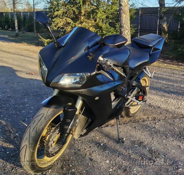 Черный Ямаха YZF-R1 2002 в Тарту, объемом двигателя 0.00 л и пробегом 0 тыс. км за 2999 €, фото 4 на AUTOMOTO.COM.LV