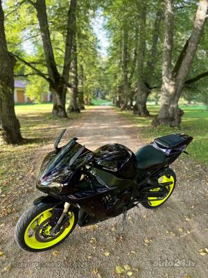 Melns Yamaha YZF-R1 2004 Tartu, ar dzinēja tilpumu 1.00 L un nobraukumu 65 tūkst. km par 5000 €, foto 4 vietnē AUTOMOTO.COM.LV