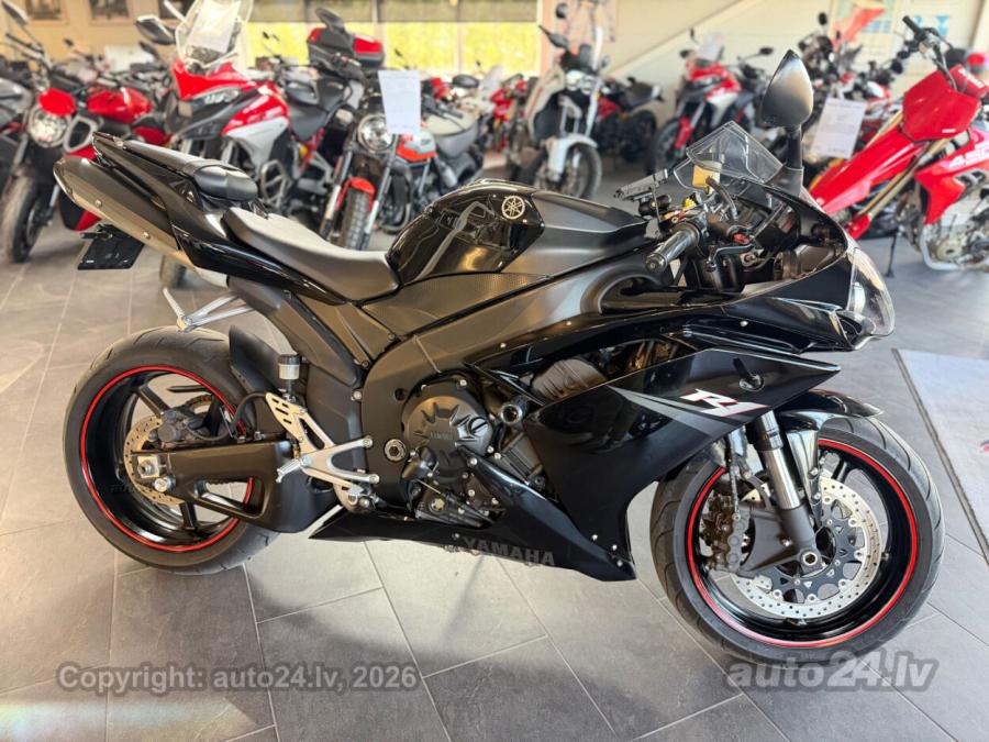Melns Yamaha YZF-R1 2007 Tallina, ar dzinēja tilpumu 0.13 L un nobraukumu 25 tūkst. km par 6490 €, foto 2 vietnē AUTOMOTO.COM.LV