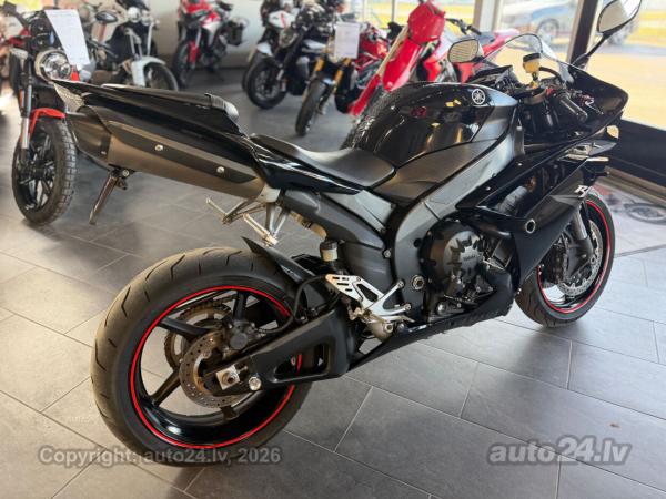 Melns Yamaha YZF-R1 2007 Tallina, ar dzinēja tilpumu 0.13 L un nobraukumu 25 tūkst. km par 6490 €, foto 3 vietnē AUTOMOTO.COM.LV