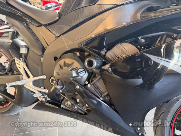 Melns Yamaha YZF-R1 2007 Tallina, ar dzinēja tilpumu 0.13 L un nobraukumu 25 tūkst. km par 6490 €, foto 7 vietnē AUTOMOTO.COM.LV