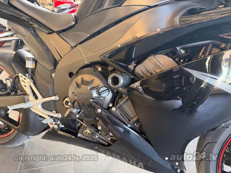 Melns Yamaha YZF-R1 2007 Tallina, ar dzinēja tilpumu 0.13 L un nobraukumu 25 tūkst. km par 6490 €, foto 7 vietnē AUTOMOTO.COM.LV