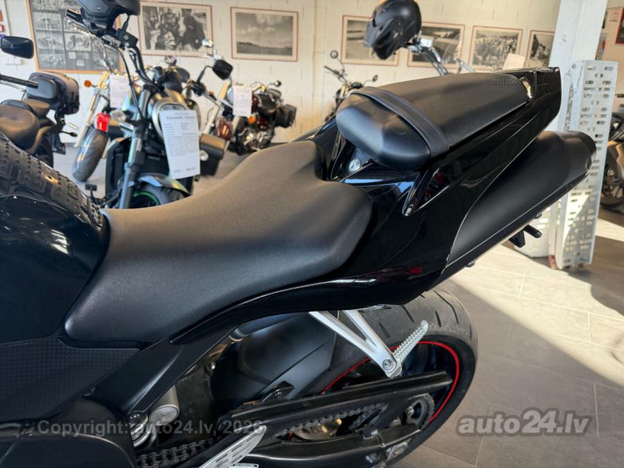 Melns Yamaha YZF-R1 2007 Tallina, ar dzinēja tilpumu 0.13 L un nobraukumu 25 tūkst. km par 6490 €, foto 16 vietnē AUTOMOTO.COM.LV