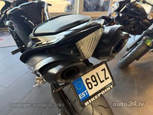 Melns Yamaha YZF-R1 2007 Tallina, ar dzinēja tilpumu 0.13 L un nobraukumu 25 tūkst. km par 6490 €, foto 19 vietnē AUTOMOTO.COM.LV