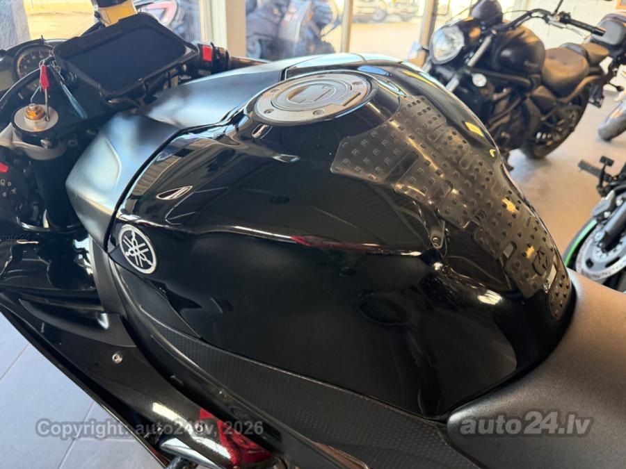 Melns Yamaha YZF-R1 2007 Tallina, ar dzinēja tilpumu 0.13 L un nobraukumu 25 tūkst. km par 6490 €, foto 21 vietnē AUTOMOTO.COM.LV