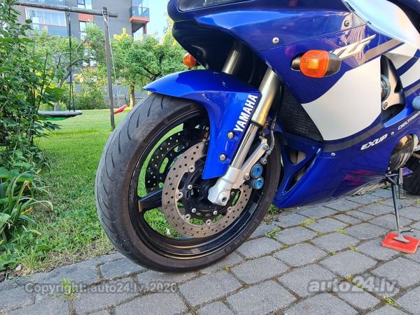 Zils Yamaha YZF-R1 2002 Tallina, ar dzinēja tilpumu 1.00 L un nobraukumu 90 tūkst. km par 2600 €, foto 8 vietnē AUTOMOTO.COM.LV
