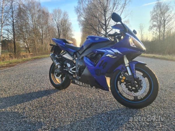 Zils Yamaha YZF-R1 2003 Rīga, ar dzinēja tilpumu 1.00 L un nobraukumu 55 tūkst. km par 3700 €, foto 1 vietnē AUTOMOTO.COM.LV