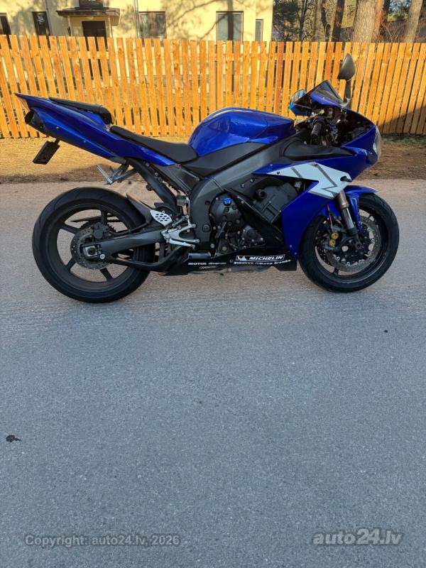 Zils Yamaha YZF-R1 2004 Tallina, ar dzinēja tilpumu 1.00 L un nobraukumu 45 tūkst. km par 4999 €, foto 3 vietnē AUTOMOTO.COM.LV