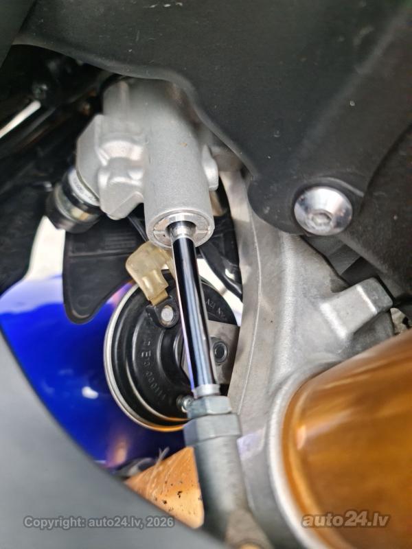 Blue Yamaha YZF-R1 2017 in Tallinn, with an engine capacity of 0.00 L and mileage of 16 thousand km for 14888 €, photo 8 on AUTOMOTO.COM.LV