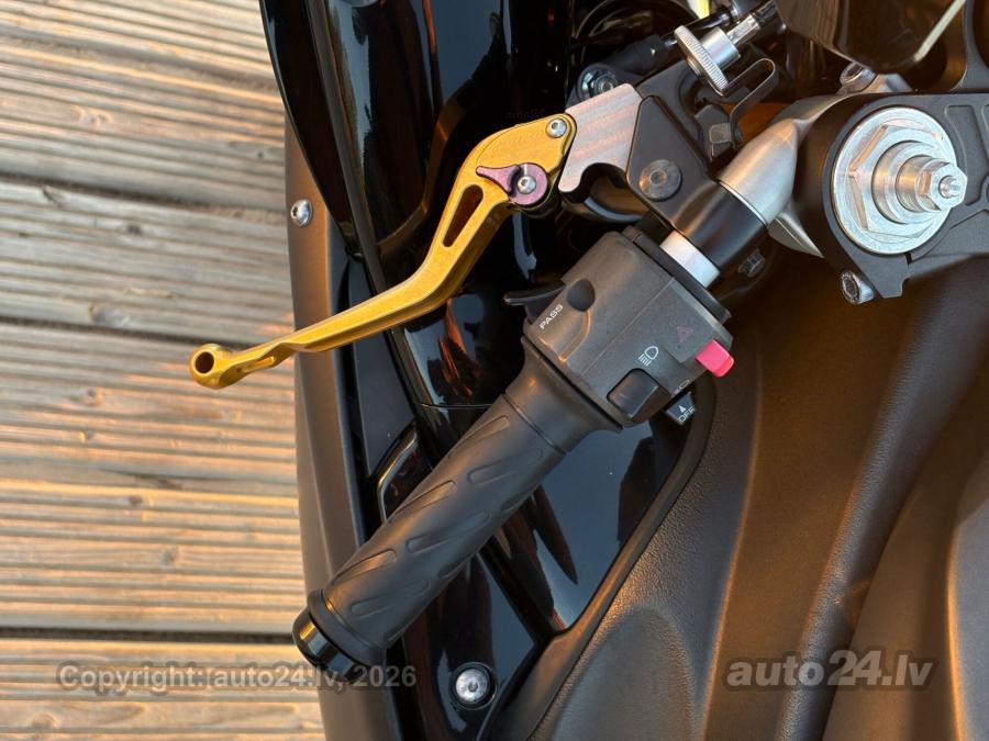 Grey Yamaha YZF-R1 2009 in Riga, with an engine capacity of 0.00 L and mileage of 43 thousand km for 8900 €, photo 14 on AUTOMOTO.COM.LV
