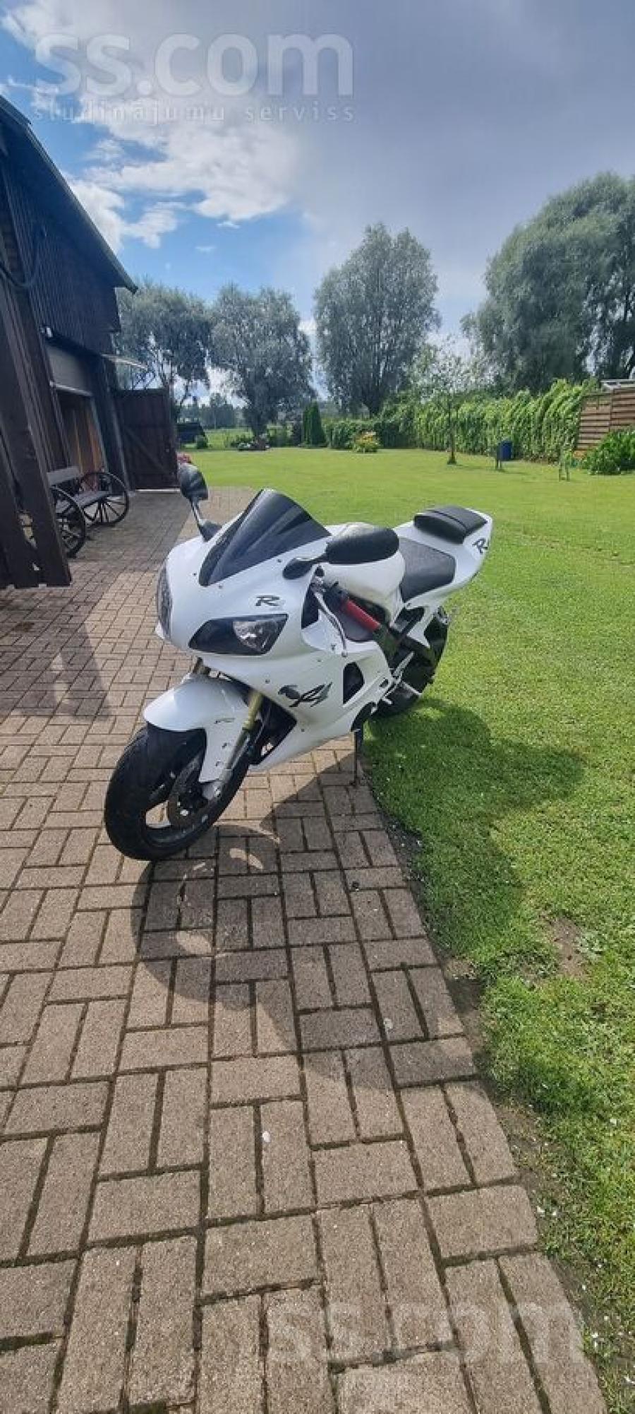 Yamaha YZF-R1 1998 in Valmiera, with an engine capacity of 1.00 L and mileage of 0 thousand km for 1200 €, photo 4 on AUTOMOTO.COM.LV