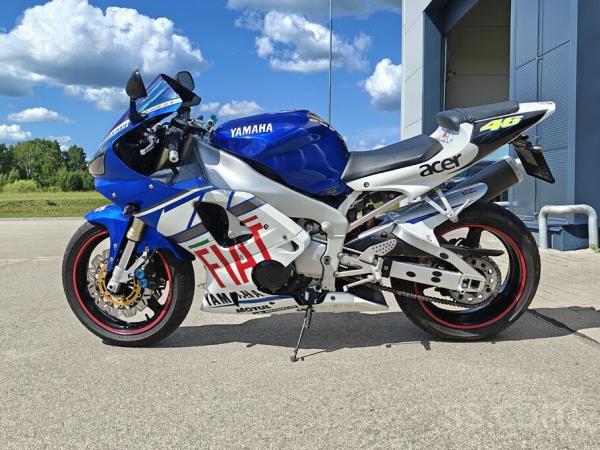 Yamaha YZF-R1 2000 Tukums, ar dzinēja tilpumu 1.00 L un nobraukumu 0 tūkst. km par 2700 €, foto 1 vietnē AUTOMOTO.COM.LV