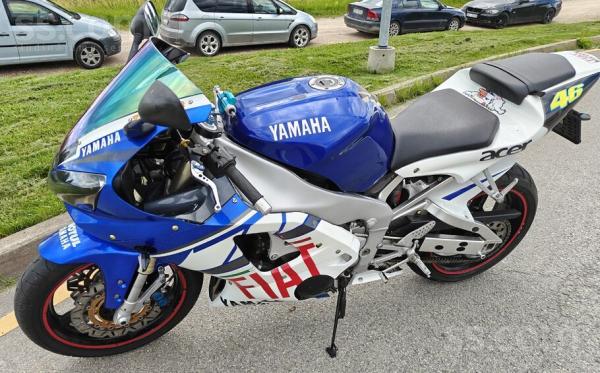 Yamaha YZF-R1 2000 Tukums, ar dzinēja tilpumu 1.00 L un nobraukumu 0 tūkst. km par 2700 €, foto 2 vietnē AUTOMOTO.COM.LV