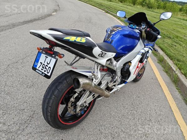 Yamaha YZF-R1 2000 Tukums, ar dzinēja tilpumu 1.00 L un nobraukumu 0 tūkst. km par 2700 €, foto 4 vietnē AUTOMOTO.COM.LV