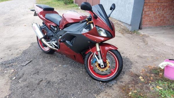 Yamaha YZF-R1 2000 in Daugavpils, with an engine capacity of 1.00 L and mileage of 0 thousand km for 2350 €, photo 1 on AUTOMOTO.COM.LV