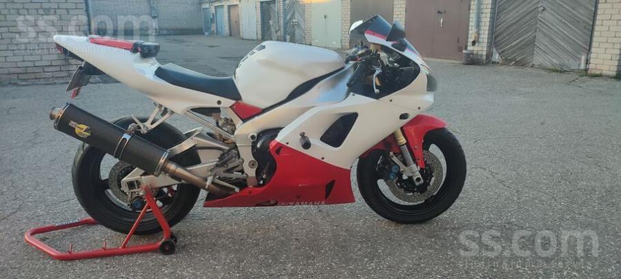 Ямаха YZF-R1 2000 в Рига, объемом двигателя 1.00 л и пробегом 0 тыс. км за 2000 €, фото 1 на AUTOMOTO.COM.LV
