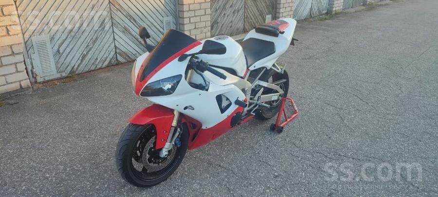 Ямаха YZF-R1 2000 в Рига, объемом двигателя 1.00 л и пробегом 0 тыс. км за 2000 €, фото 3 на AUTOMOTO.COM.LV