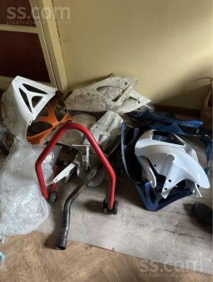 Yamaha YZF-R1 2000 in Riga, with an engine capacity of 1.00 L and mileage of 0 thousand km for 3500 €, photo 5 on AUTOMOTO.COM.LV