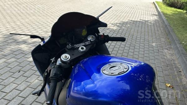 Yamaha YZF-R1 2003 in Ogre, with an engine capacity of 1.00 L and mileage of 0 thousand km for 2300 €, photo 5 on AUTOMOTO.COM.LV