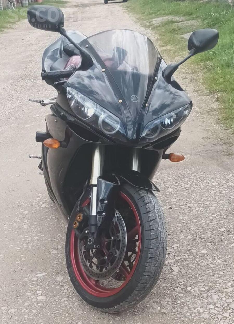 Yamaha YZF-R1 2004 Ogre, ar dzinēja tilpumu 1.00 L un nobraukumu 0 tūkst. km par 3800 €, foto 2 vietnē AUTOMOTO.COM.LV