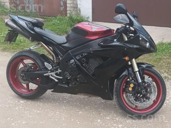Yamaha YZF-R1 2004 Ogre, ar dzinēja tilpumu 1.00 L un nobraukumu 0 tūkst. km par 3800 €, foto 3 vietnē AUTOMOTO.COM.LV